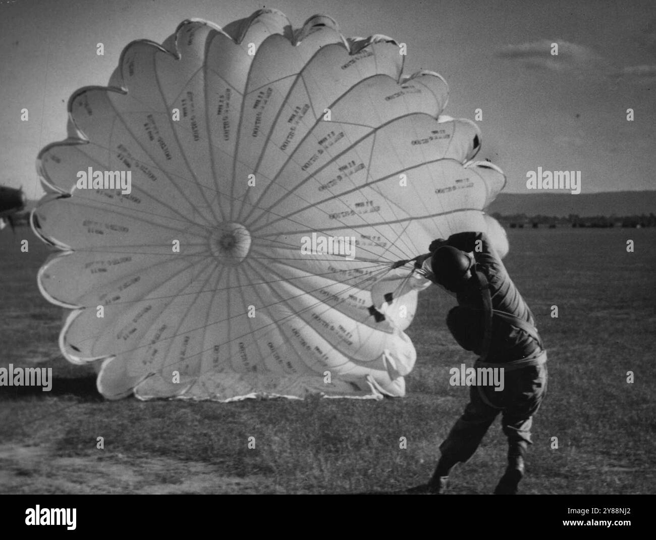 Aviation 932B - Australia Paratroops (See Also: Australian Army File ...