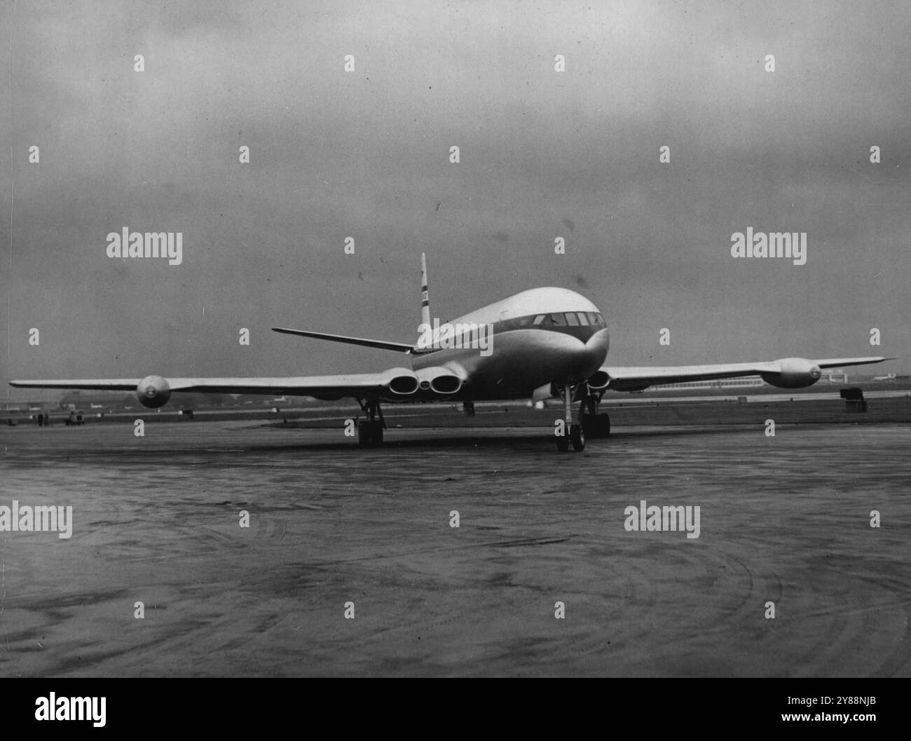 Comet Back From Round-World Flight -- Britain's new Comet III today ...