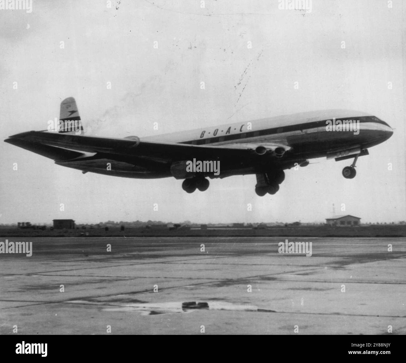 Jet Airliner Off On Historic Flight -- Britain's jet airliner, the De ...