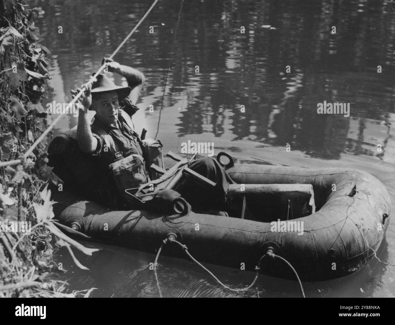 Australian infantry crossing the Genga River in Tsimba Area ...