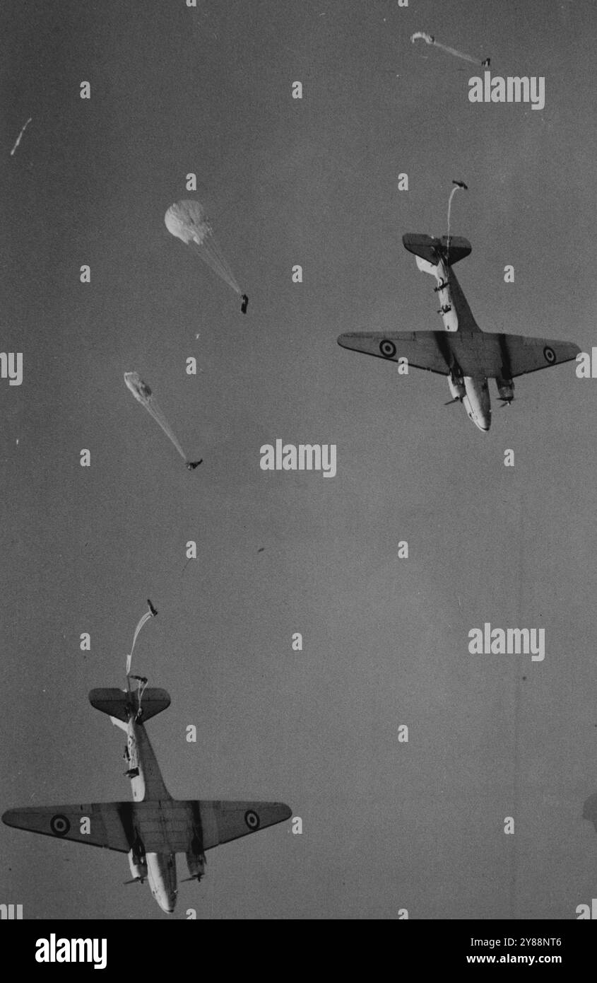 Australian army paratroopers hi-res stock photography and images - Alamy