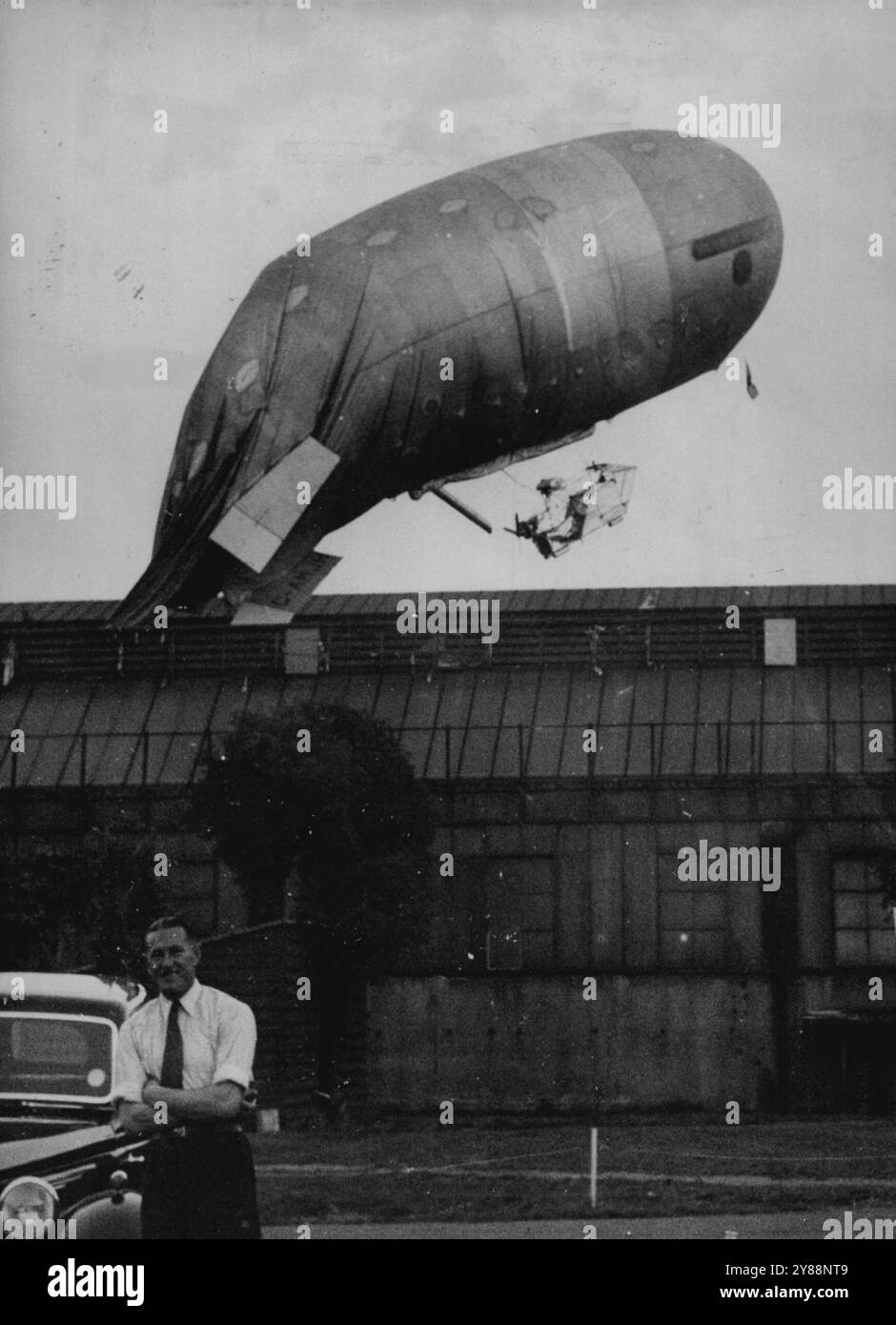 Aviation 944a airship hi-res stock photography and images - Alamy