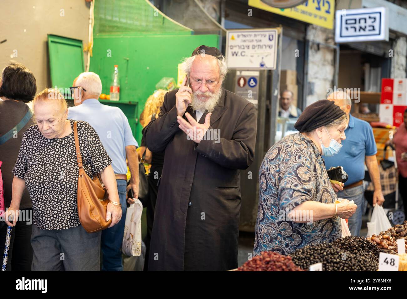 Jerusalem, Israel - October 1, 2024, an Orthodox Jewish Hasid is ...