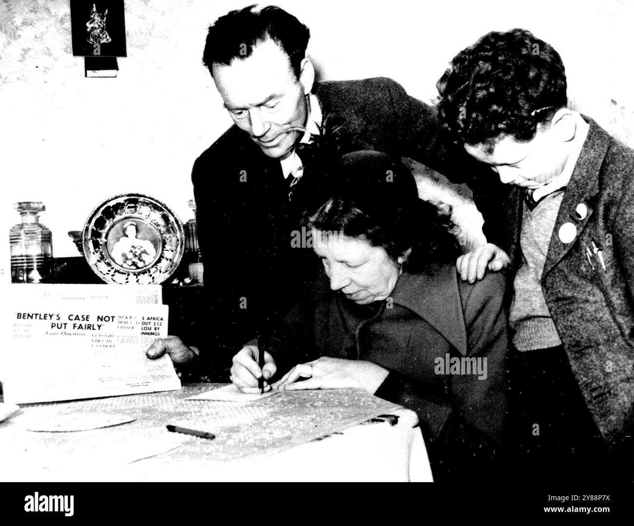 Crime Murder Christopher Craig & Derek Bentley 1952 -- Mrs. Bentley in ...