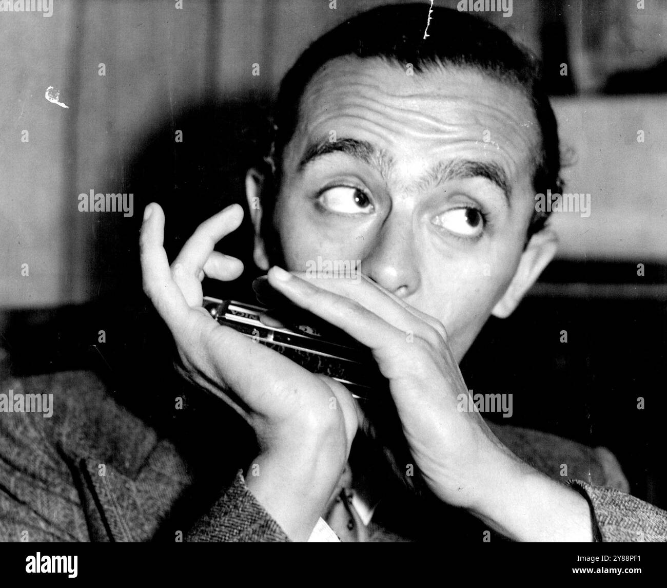 Larry adler music harmonica hi-res stock photography and images - Alamy