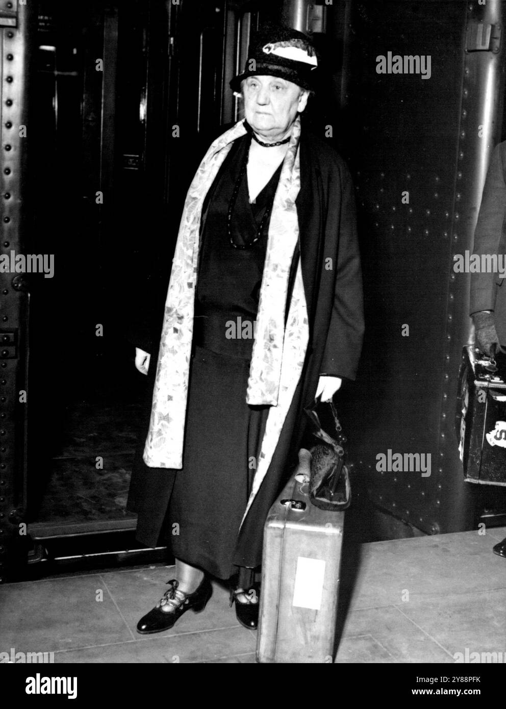 Jane Addams Arrives To Receive $5000 Cash Award - Miss Jane Addams ...