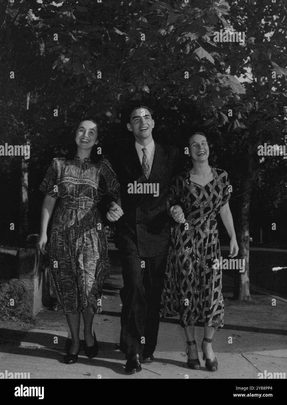 New Australians Vija Vetra (right) and her sister Zigrida look happy ...