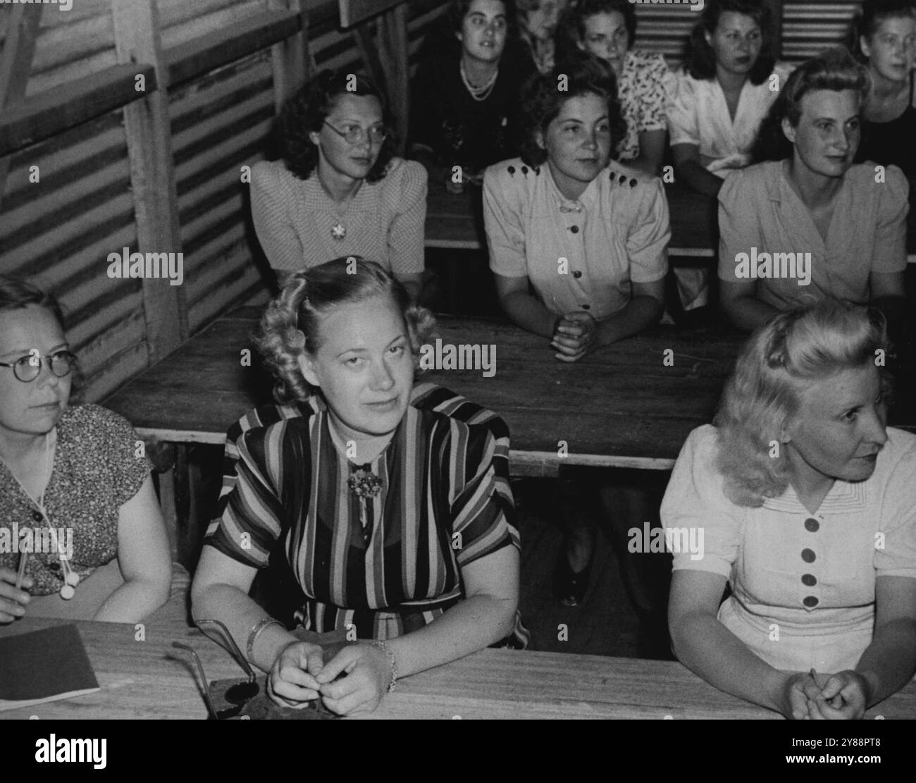 Class of 1952 hi-res stock photography and images - Alamy
