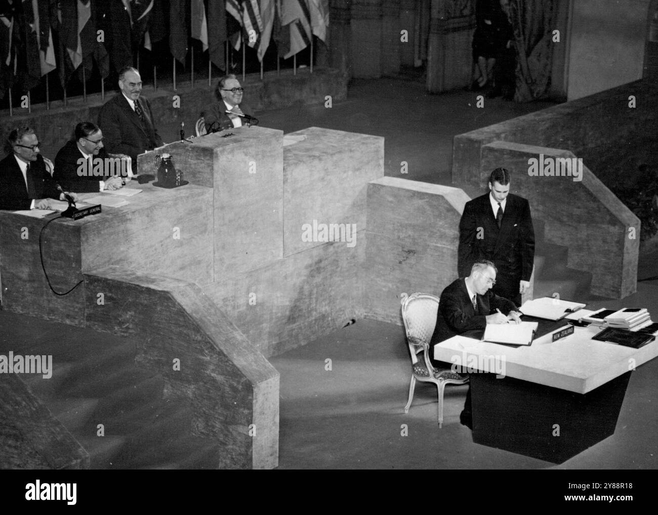 Dr warren kelchner hi-res stock photography and images - Alamy