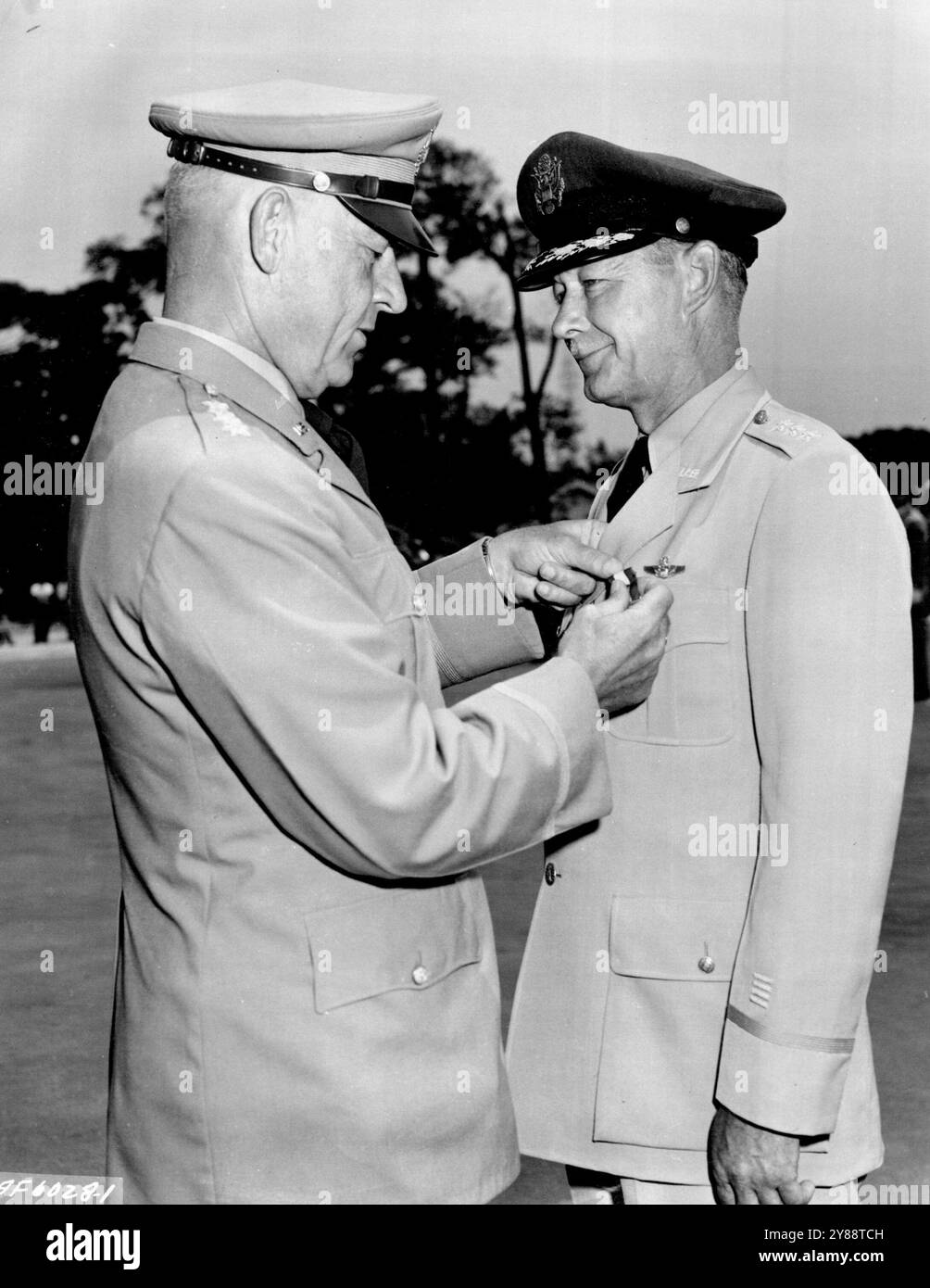 Former Fifth Air Force Commander Receives Second Oak Leaf Cluster To ...