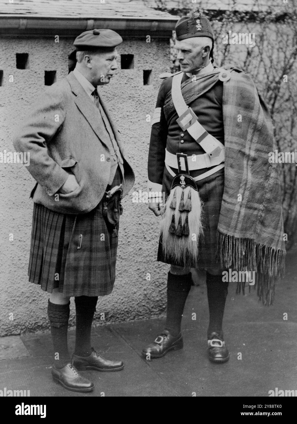Atholl Highlanders To Visit LondonThe Duke of Atholl (left) chatting to ...