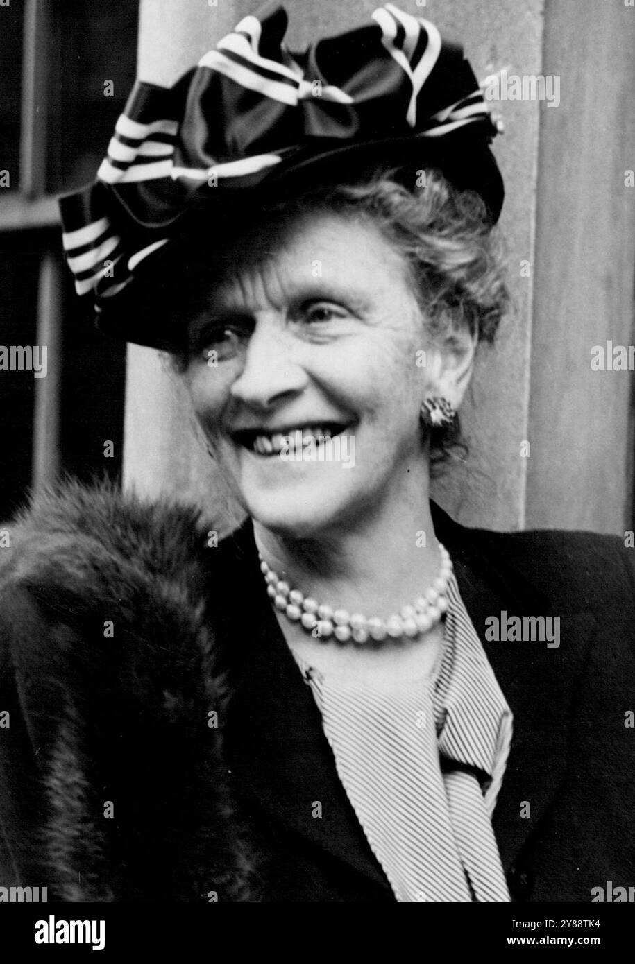 Bernard Shaw Is Lovely Said Lady Astor -- Lady Astor wearing the hat ...