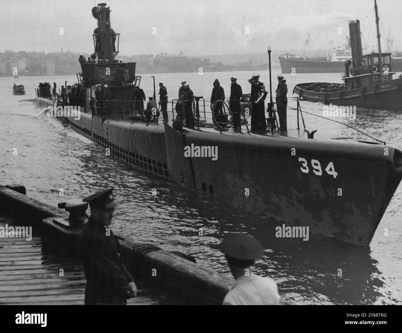 US Submarine Razorback arrives in Sydney on a cruise of the Pacific ...
