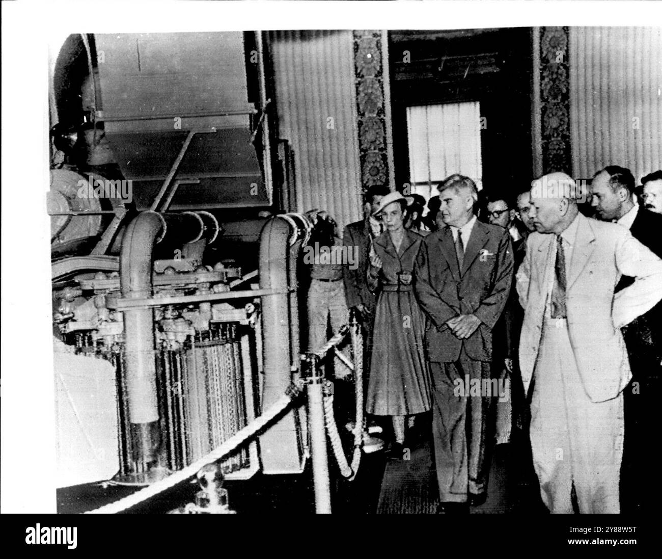 British Laborites See Moscow Exhibit -- Members of Britain's Labor ...