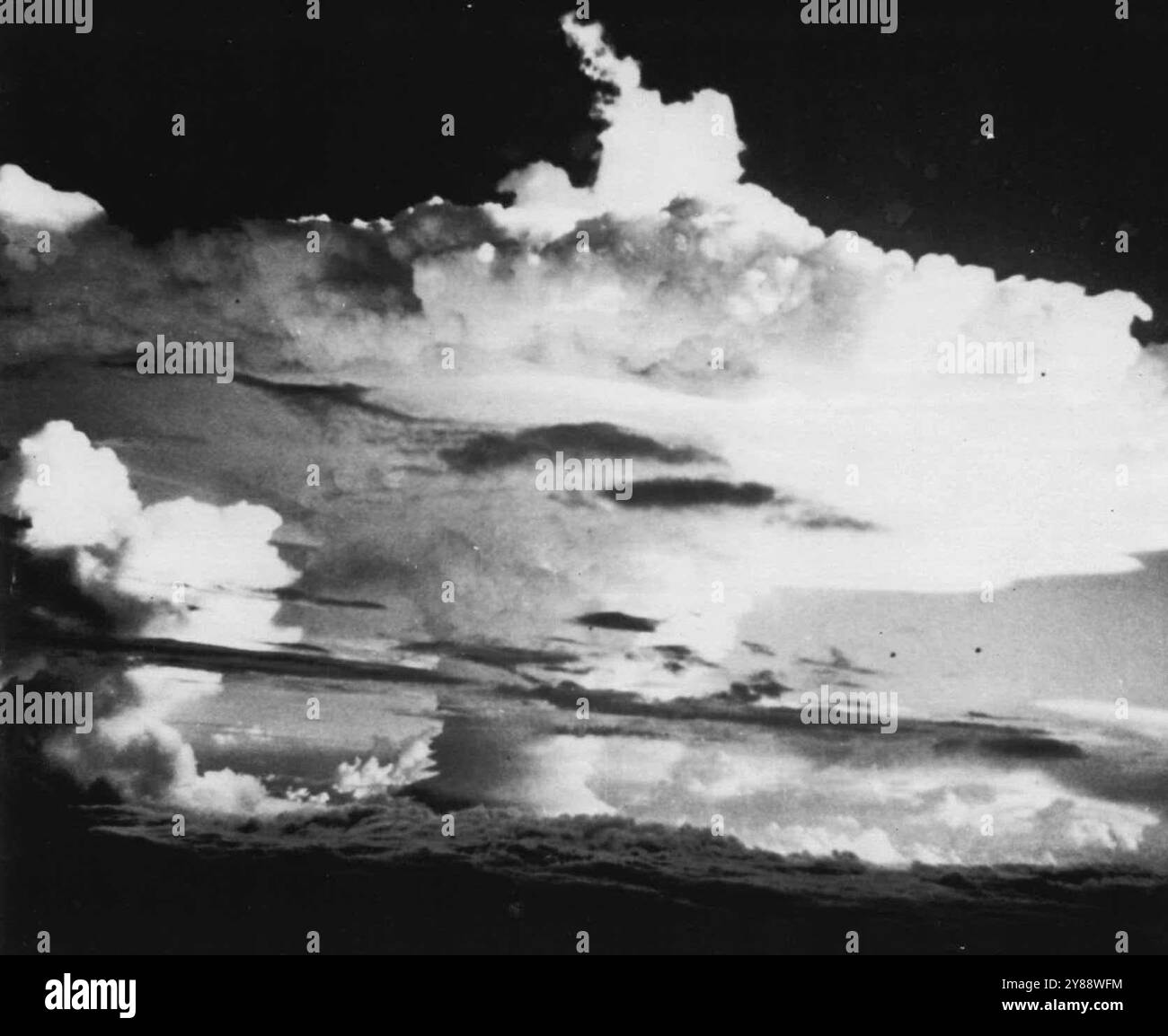 Hydrogen Blast Cloud Soars Over Pacific -- The cloud formation ...