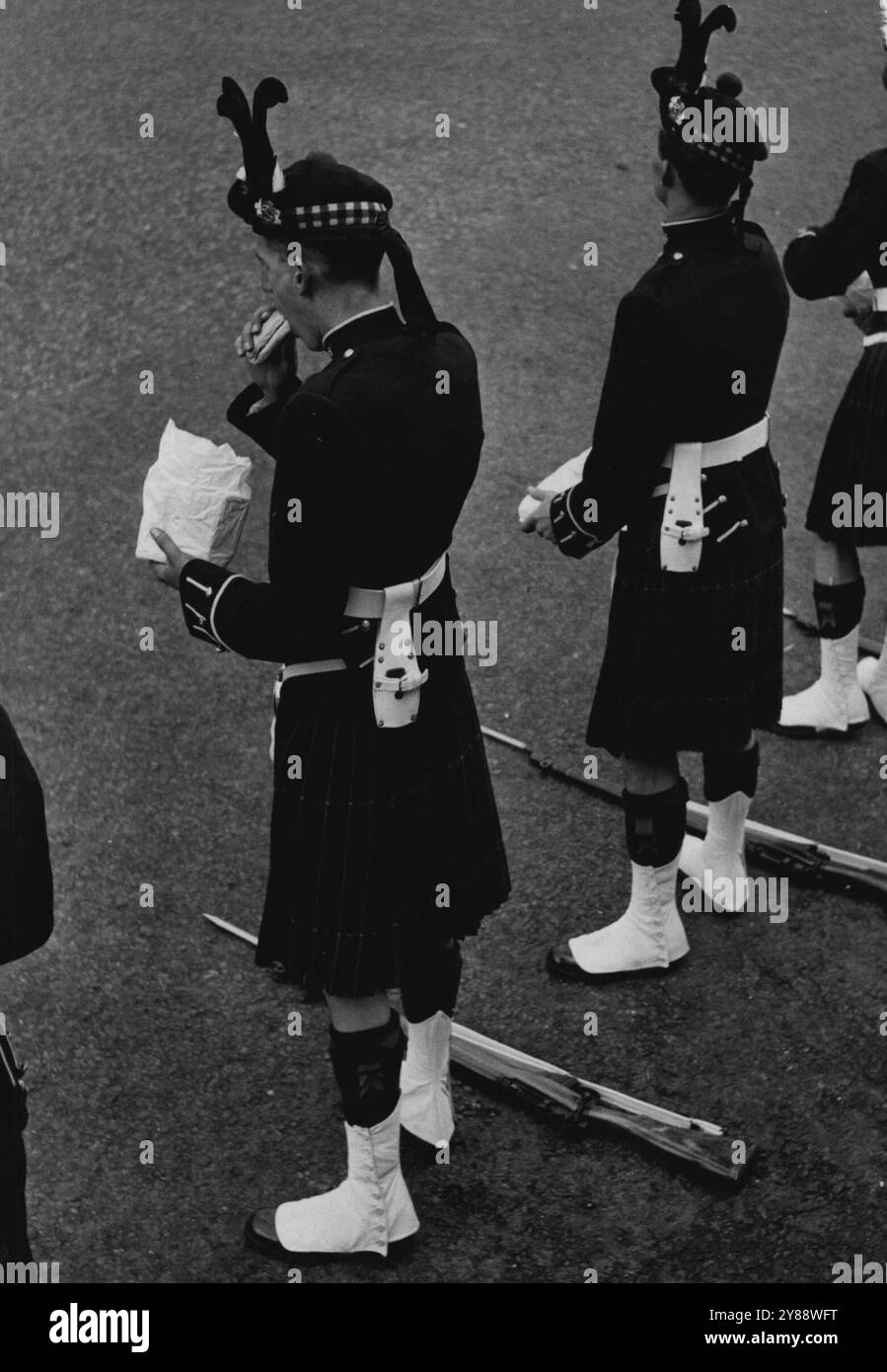 British soldiers scot guards royal scottish regiment brit regiments ...