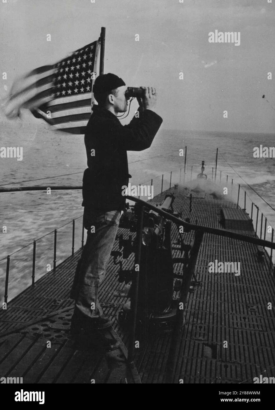 U.S. Submarine In Action - ***** conning tower of a U.S. Navy submarine ...