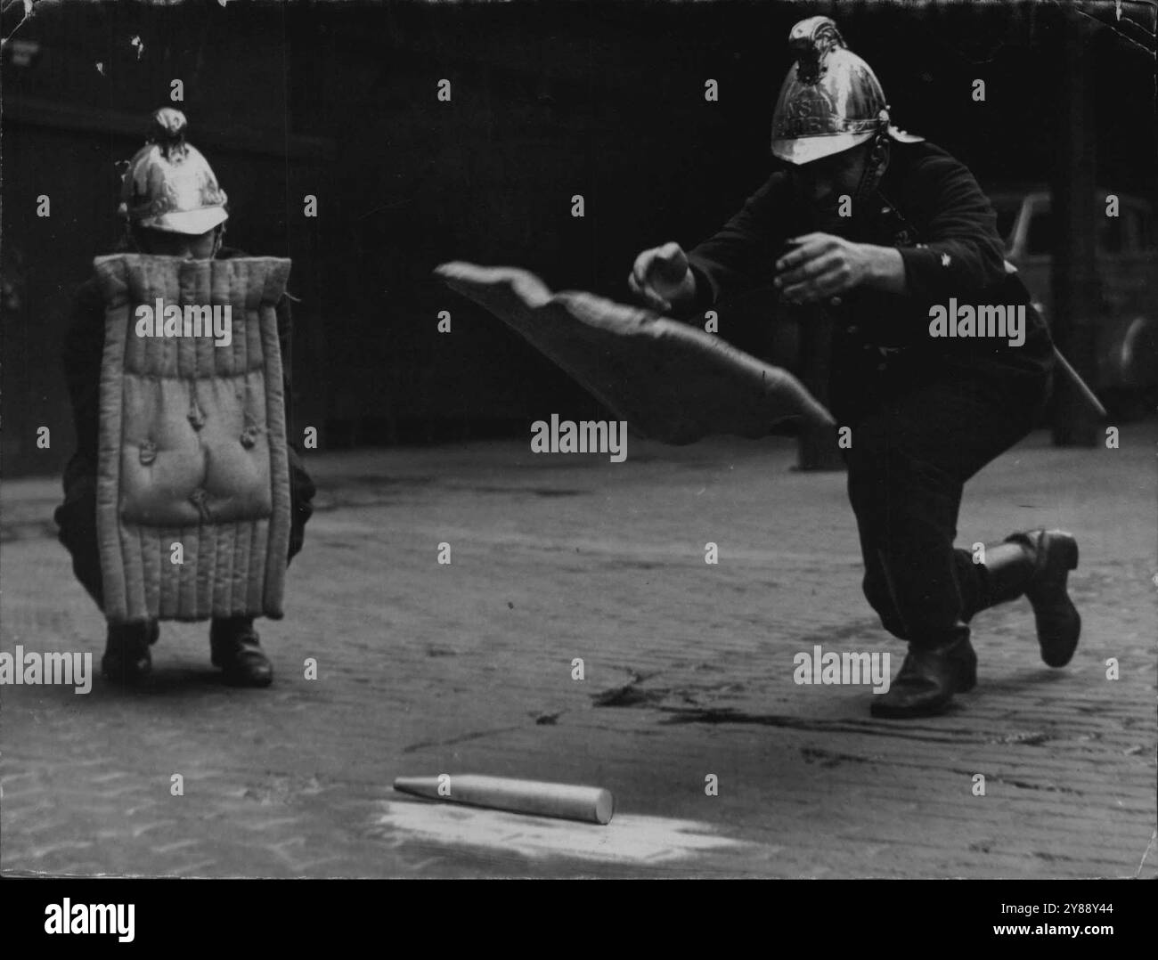 Showing how incendiaries throw out burning brands to extend outbreak of ...