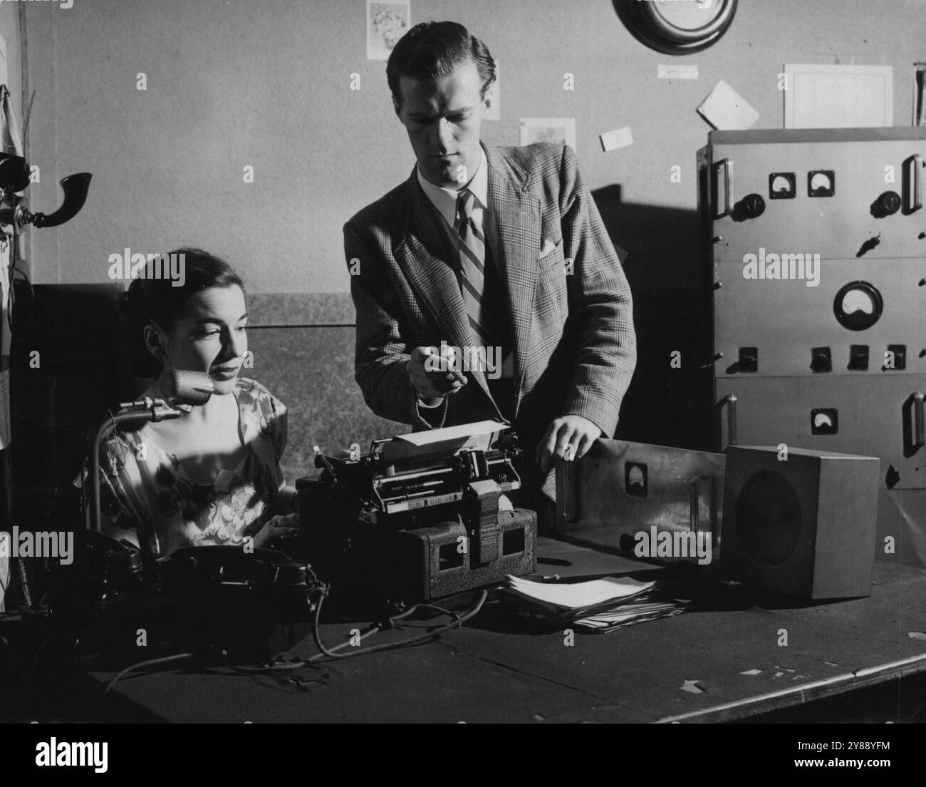 Handie talkie, Sun office. March 23, 1953 Stock Photo - Alamy