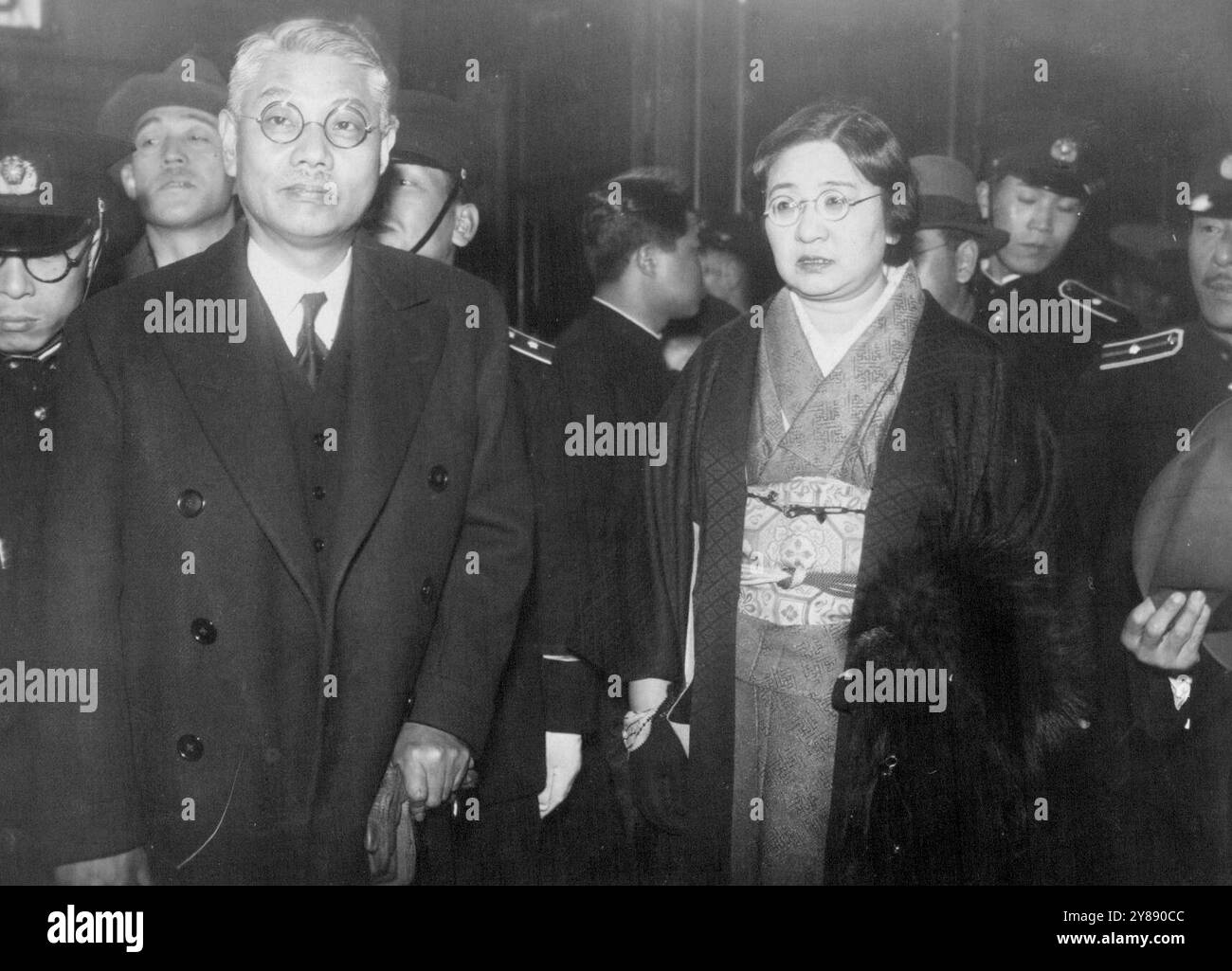 New Foreign Minister and Mrs. Arita upon their arrival at Tokyo station ...