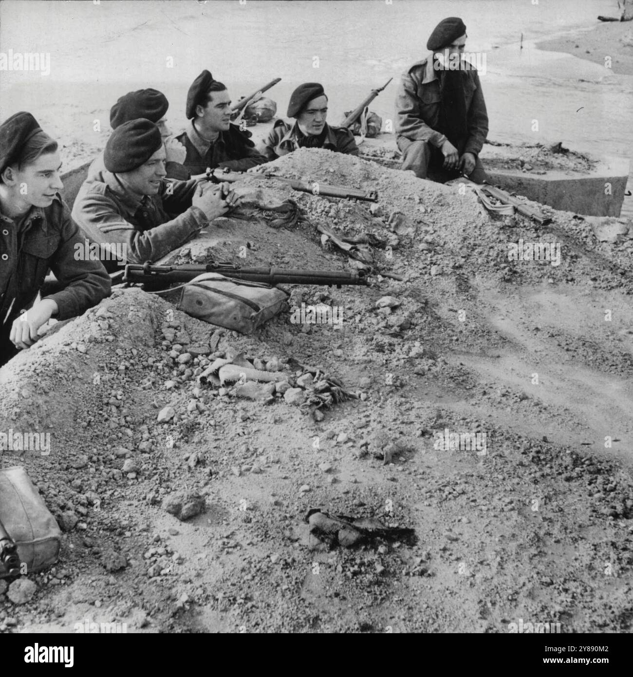 British soldiers in greece 1944 british troops hi-res stock photography ...