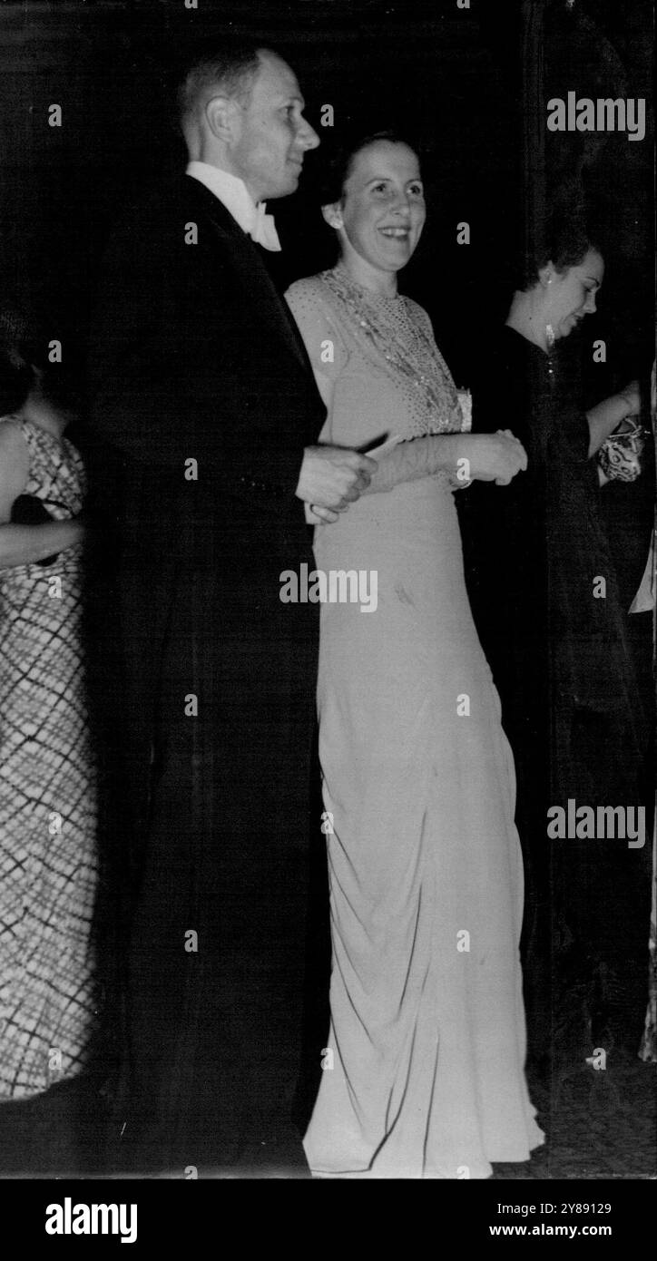 Mrs alexis albert black and white hi-res stock photography and images ...