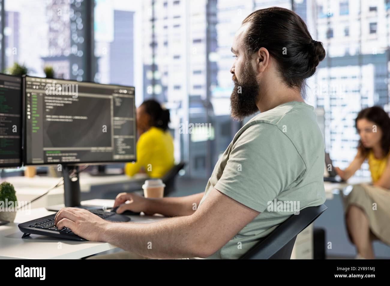 Expert writing code debugging hi-res stock photography and images - Alamy