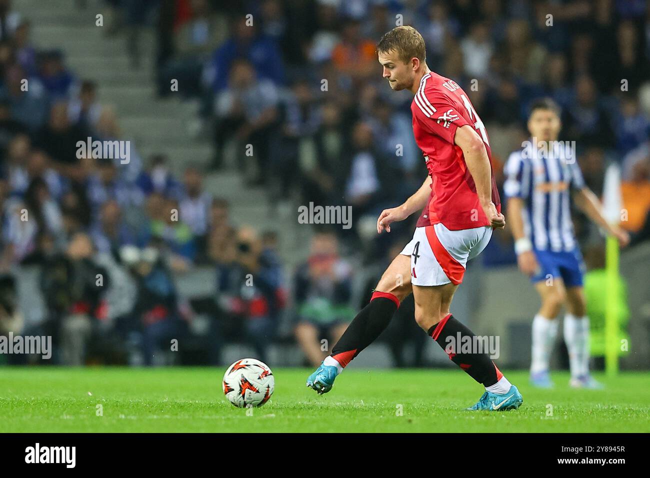 Dragon Stadium, Oporto, Portugal. 3 October, 2024. Pictured left to ...