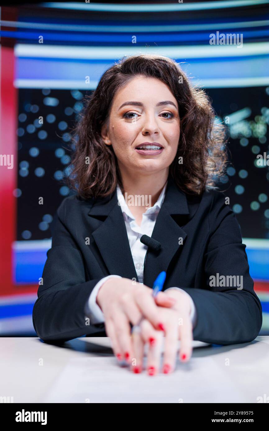 Giving viewers insight hi-res stock photography and images - Alamy