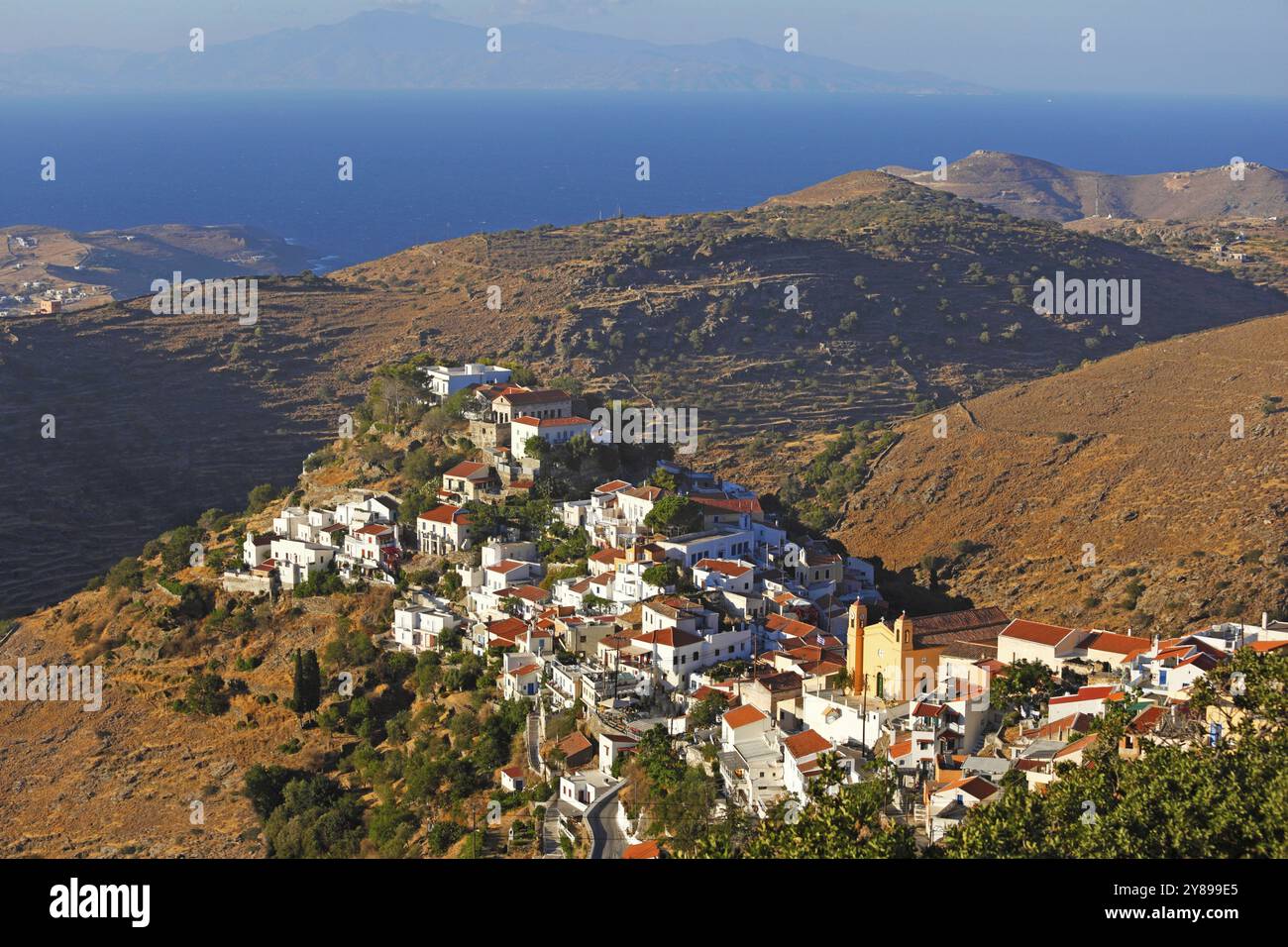 Ioulida, the capital of Kea built with traditional Cycladic ...