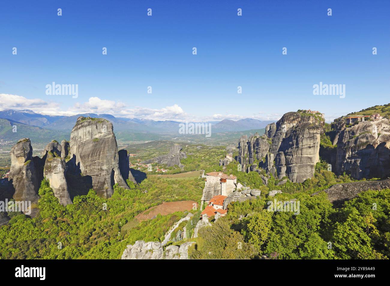 Monasteries on the top of Giant rocks seem miraculous and make Meteora ...