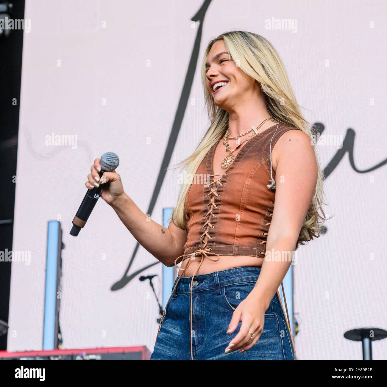 Louisa Johnson performing at Camper calling 2024 Featuring: Louisa ...
