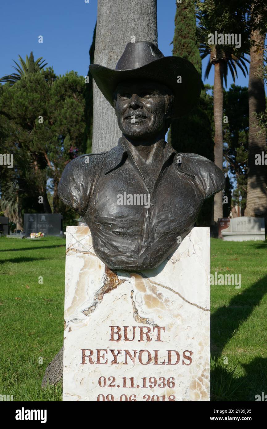 Los Angeles, California, USA 1st October 2024 Actor Burt Reynolds Grave ...