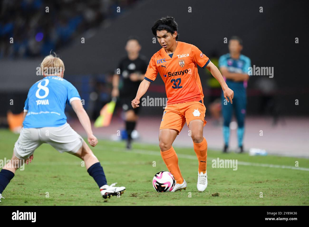 Tokyo, Japan. 28th Sep, 2024. Shimizu S-Pulse's Sen Takagi, right, and Yokohama FC's Towa Yamane ...