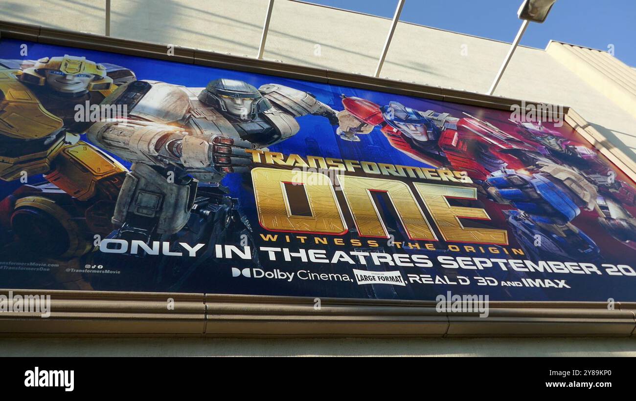 Transformers one billboards los angeles hi-res stock photography and images - Alamy