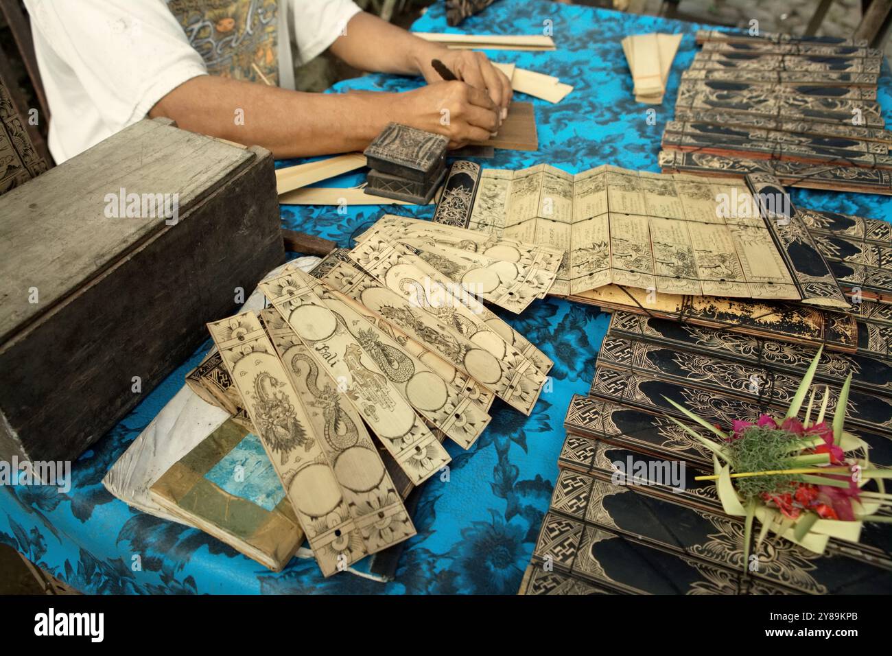 Lontar arts hi-res stock photography and images - Alamy