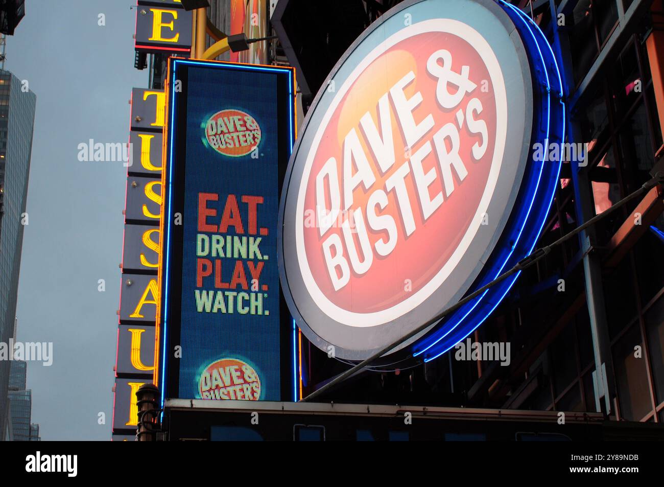 Dave and busters hi-res stock photography and images - Alamy