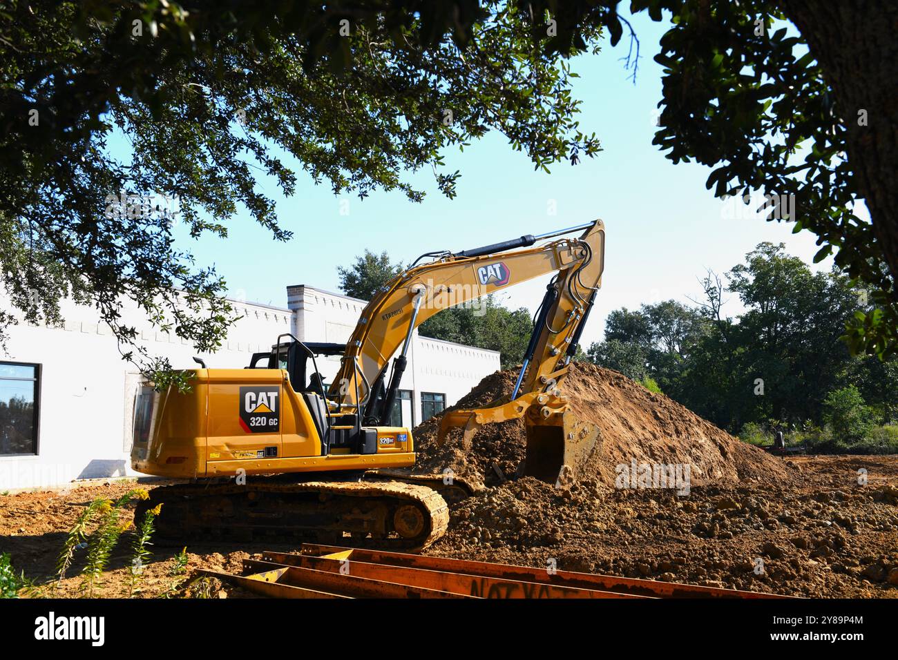 Caterpillar 320 GC excavator at work Stock Photo - Alamy