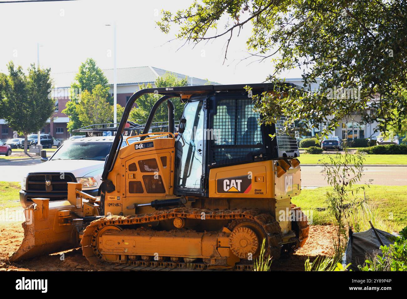 Yellow bulldozer metal tracks hi-res stock photography and images - Alamy