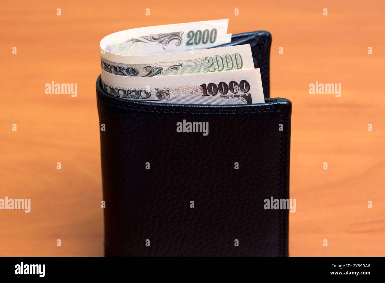 Japanese money - yen in the black wallet Stock Photo - Alamy
