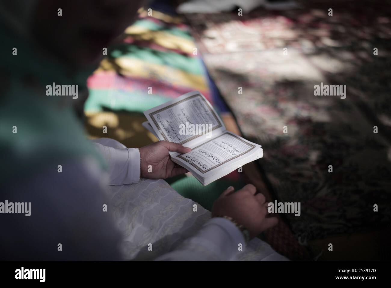 Quran verse hi-res stock photography and images - Alamy