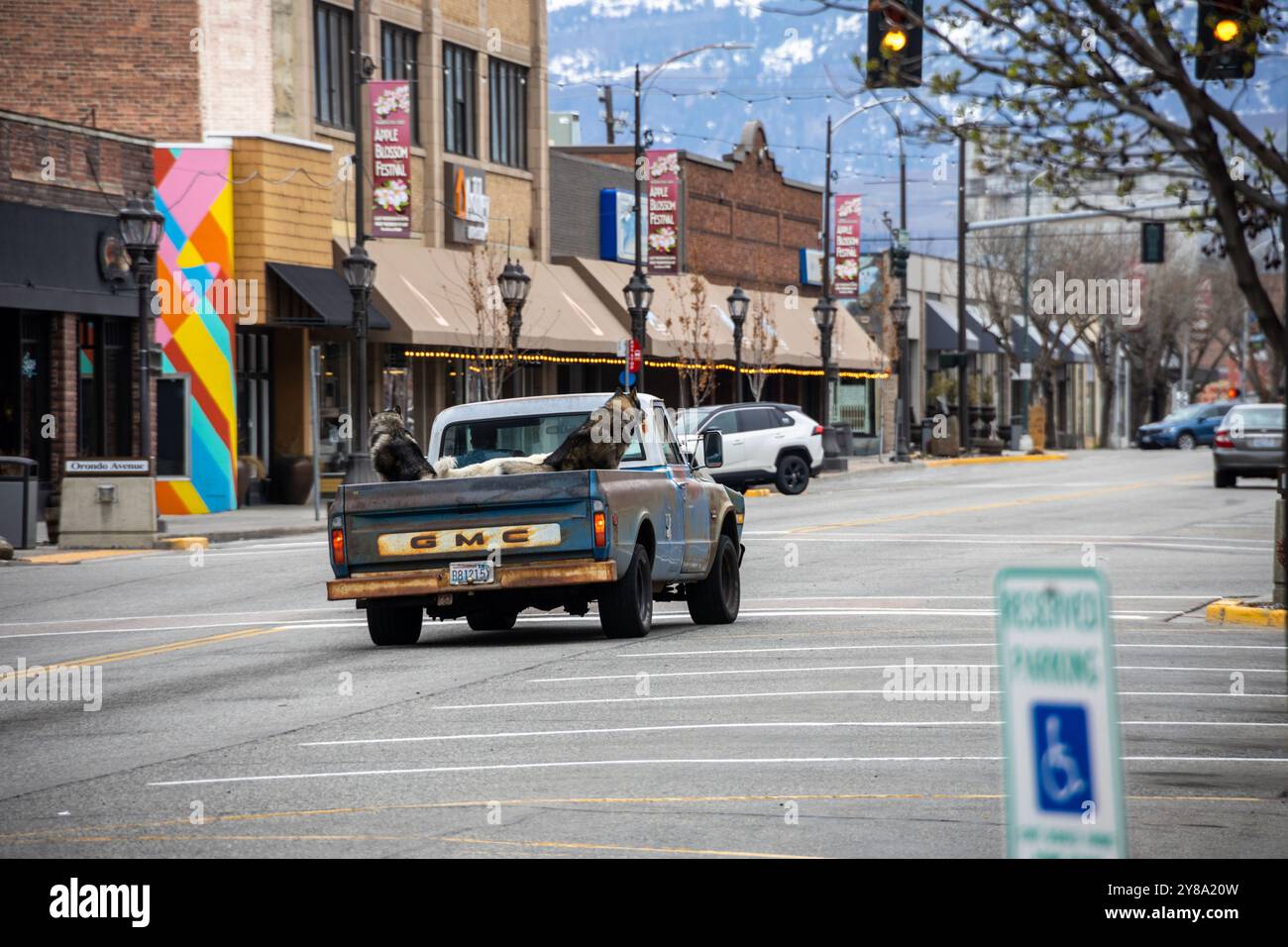 A street scene in Wenatchee, Washington State, USA Stock Photo - Alamy