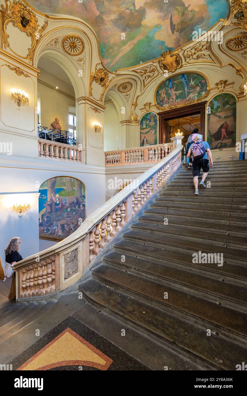 The magnificent reception rooms of the Capitole in Toulouse with the ...