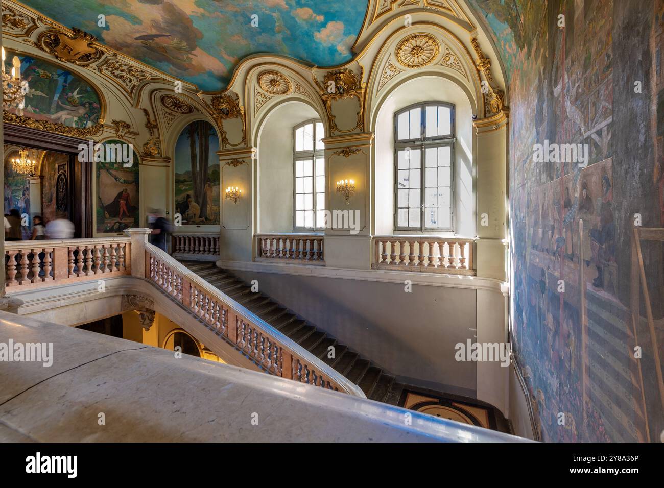 The magnificent reception rooms of the Capitole in Toulouse with the ...