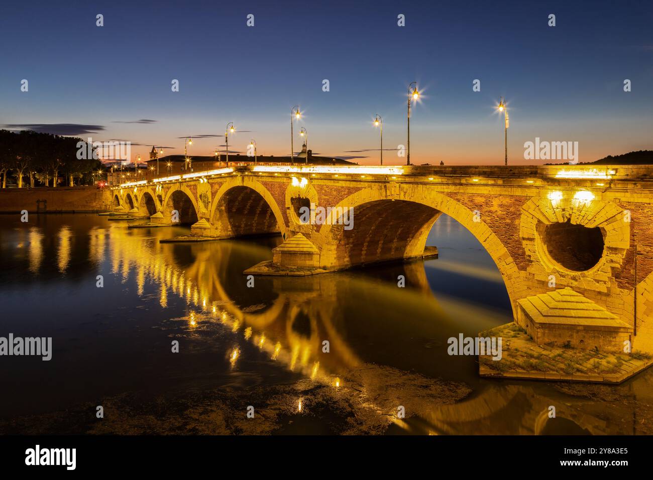 Golden sunset over the Garonne river and Pont Neuf in downtown Toulouse ...