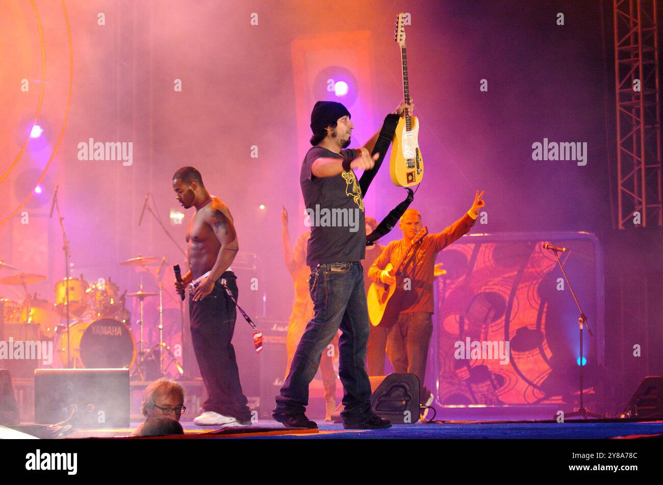 Torino Italy 04/06/2005:Dave Lopez guitarist of Flipsyde band ,during ...