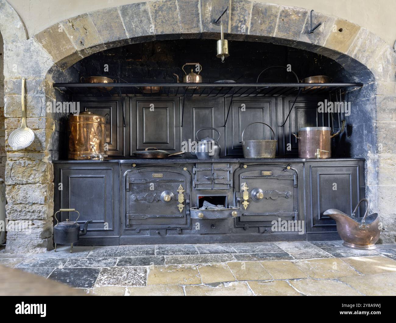 Canons Ashby House Grade I listed Elizabethan manor house, Canons Ashby ...