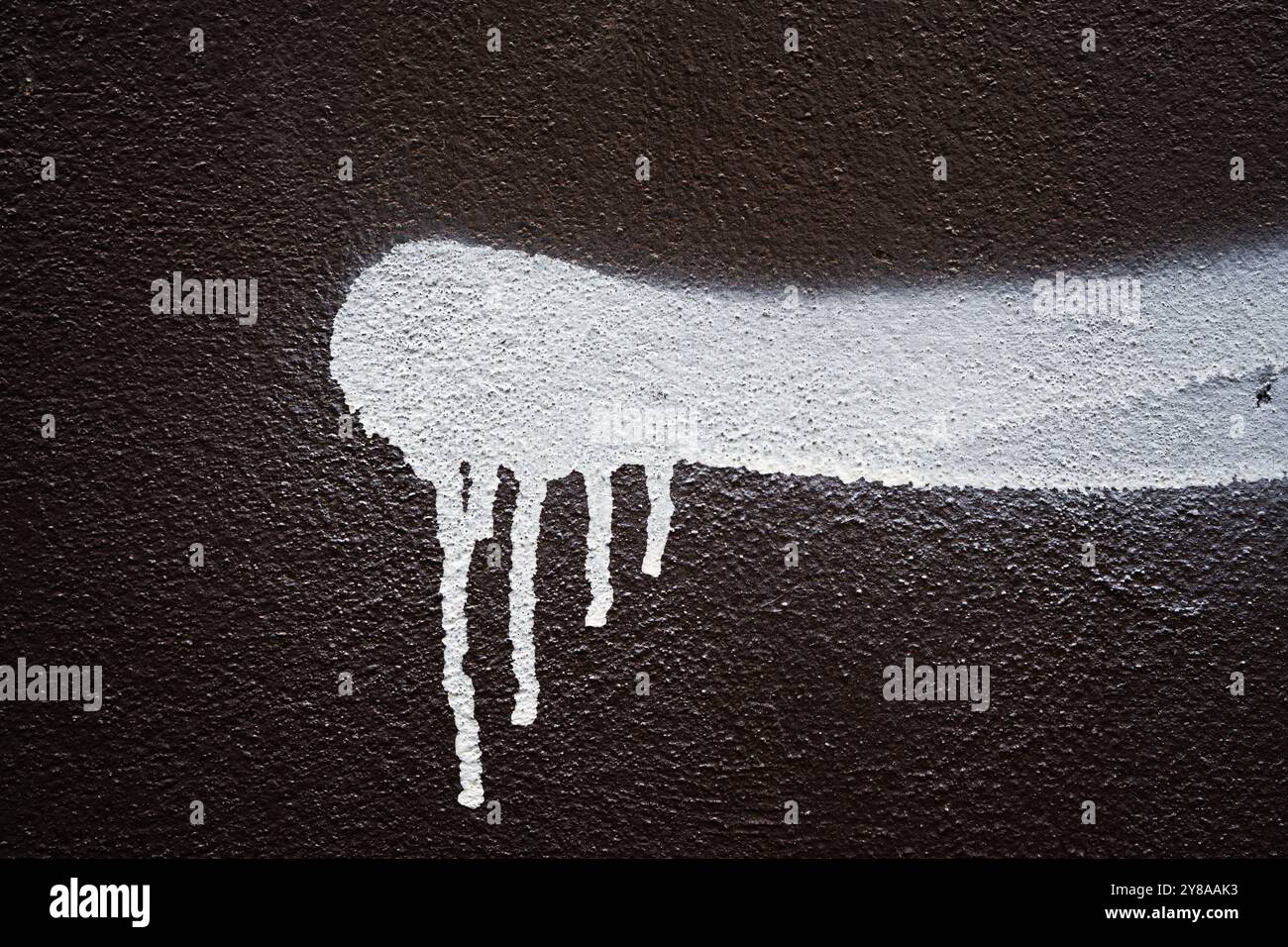 A stripe of white spray paint with drips on a wall Stock Photo - Alamy