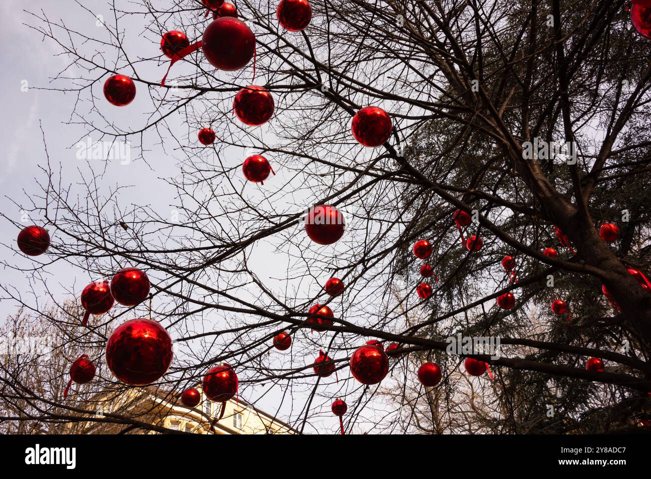 Christmas market with traditional Christmas decorations Stock Photo - Alamy