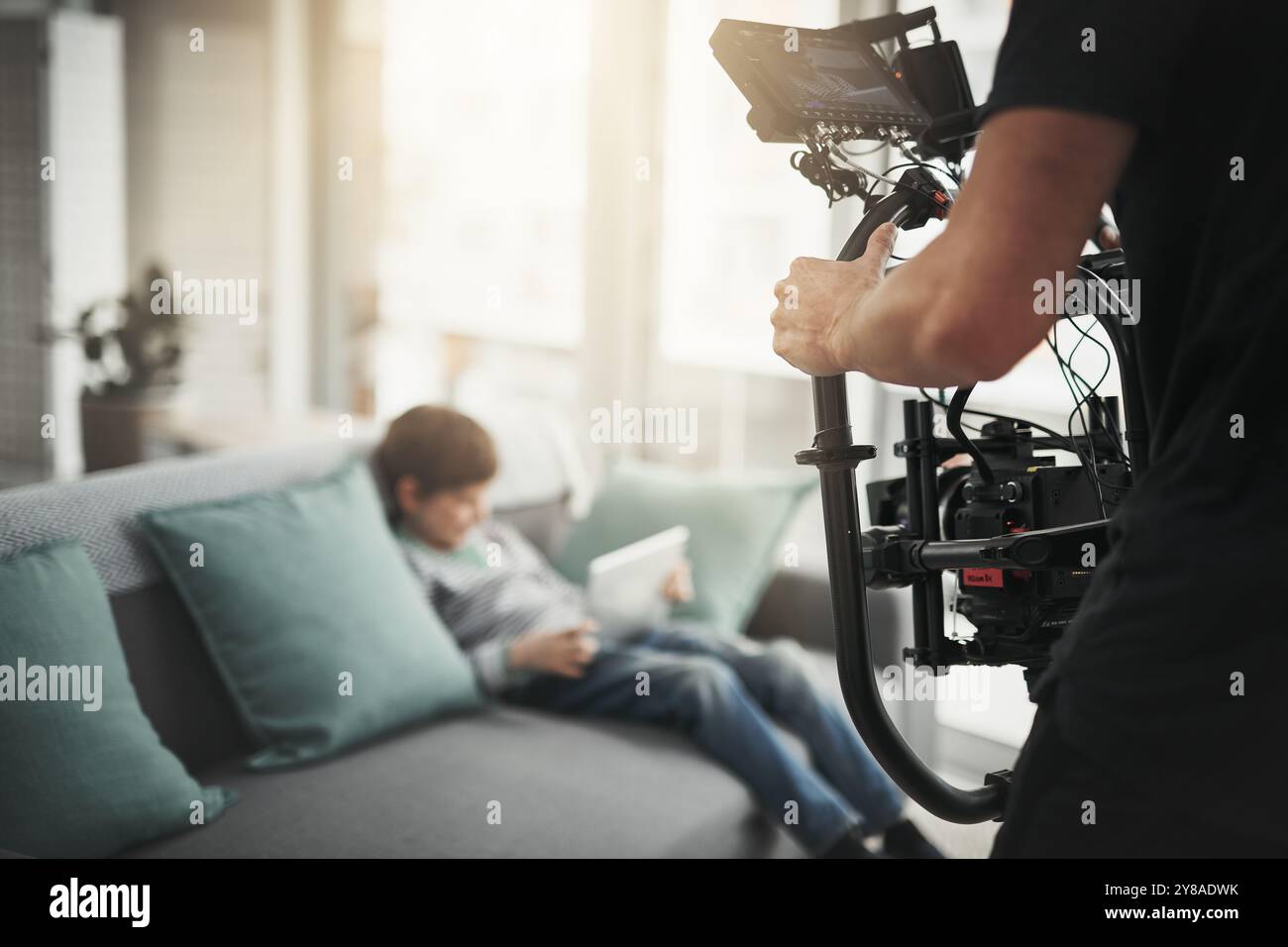 Videographer in studio virtual hi-res stock photography and images - Alamy